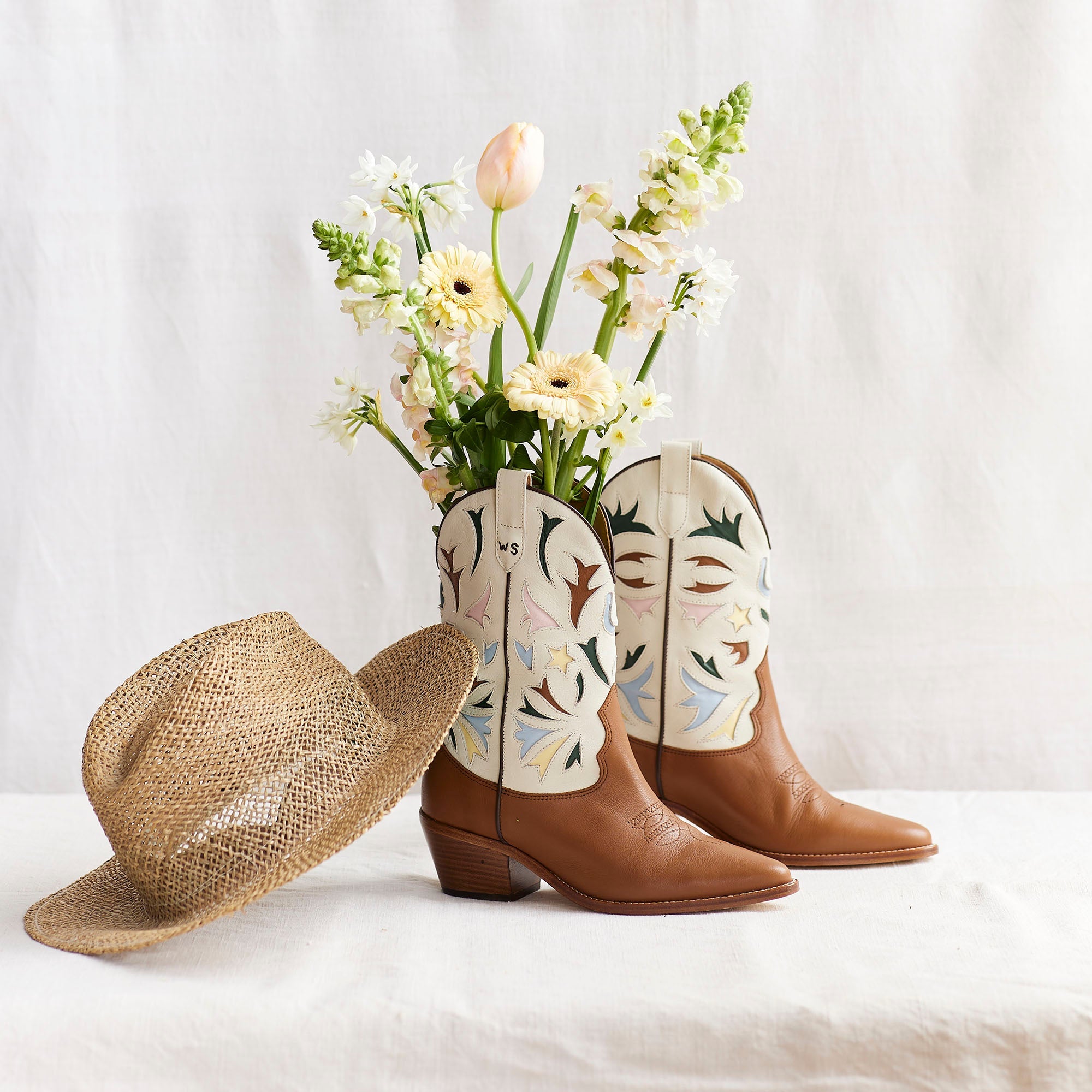 The Cowboy Boot – World Secrets